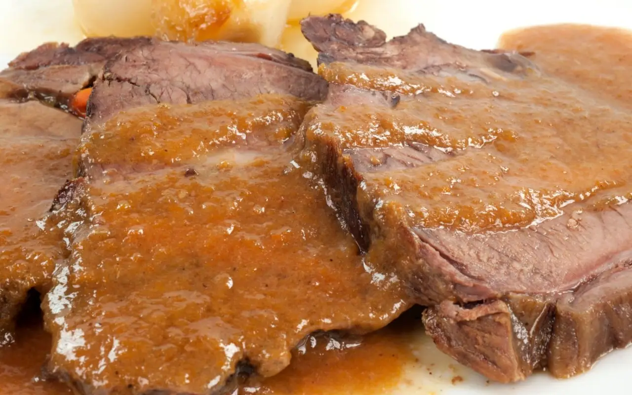 Come cucinare un arrosto tenero e gustoso: il segreto del cuoco